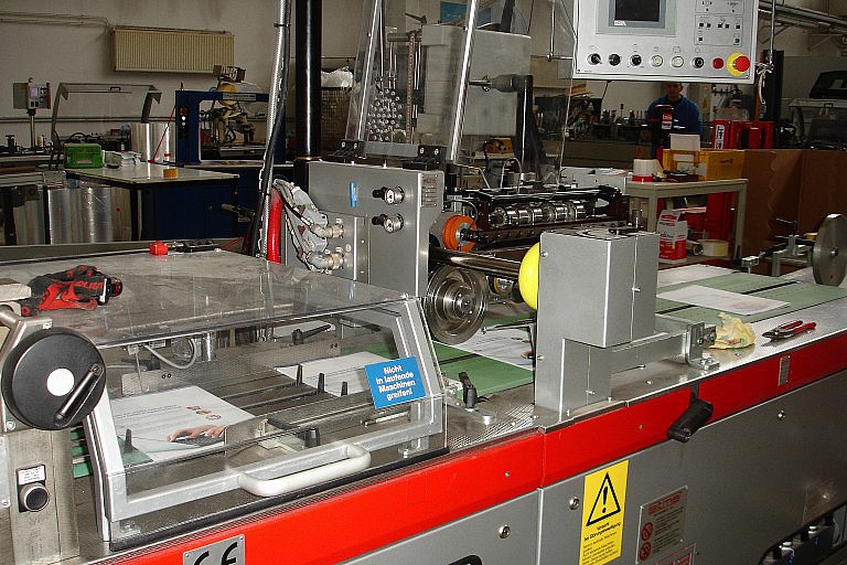 CVS Lettershop mit modernen Kuvertiermaschinen Foliermaschinen ...